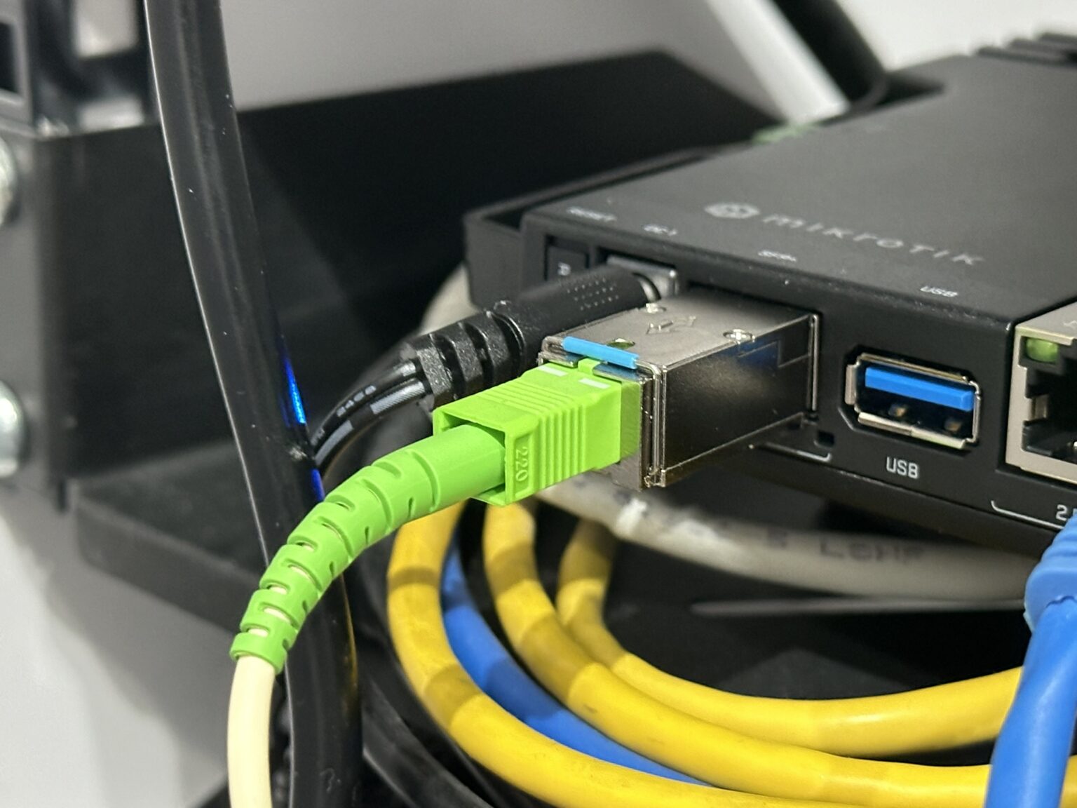 How to configure a Leox GPON ONT module on a Mikrotik router - Filip ...